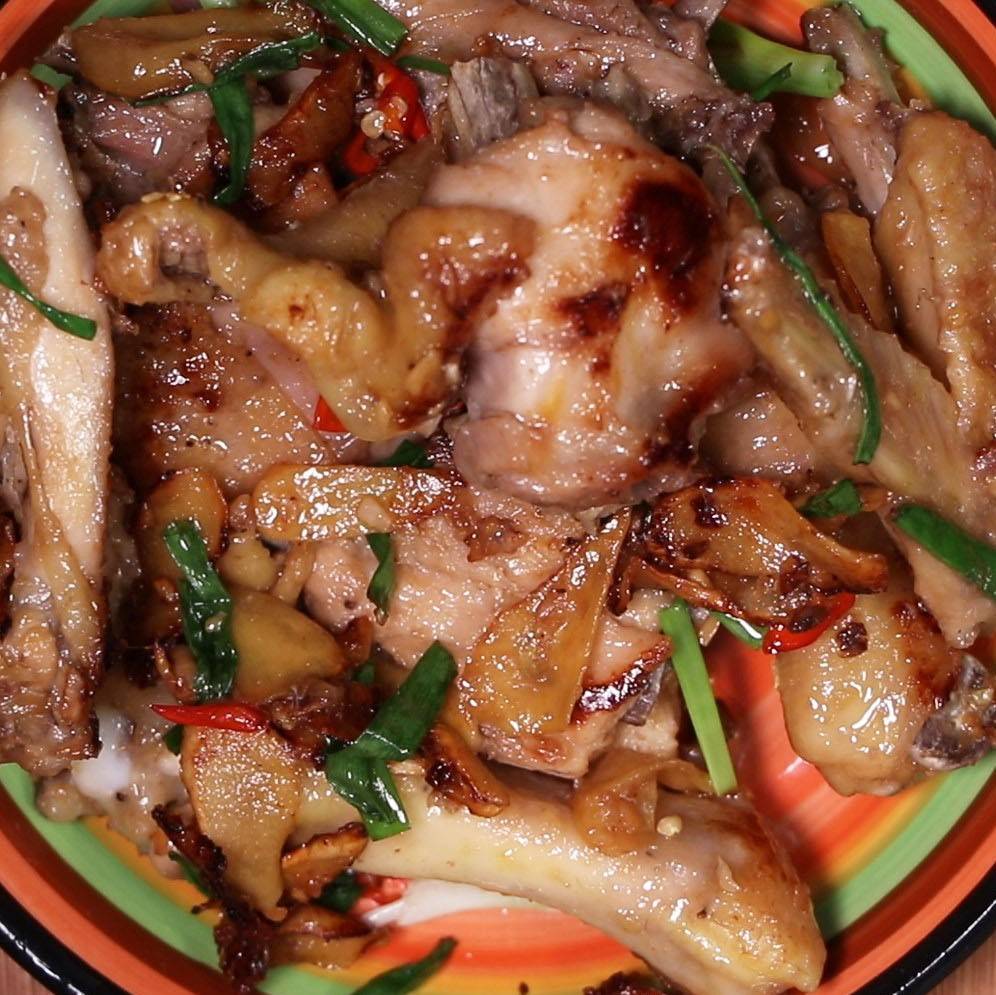 Cách làm gà ram gừng đậm đà, thơm ngon hết sẩy - BepXua