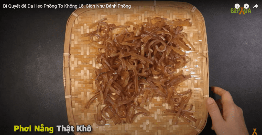 Bí quyết để da heo phồng to khổng lồ, giòn ngon vô đối - BepXua